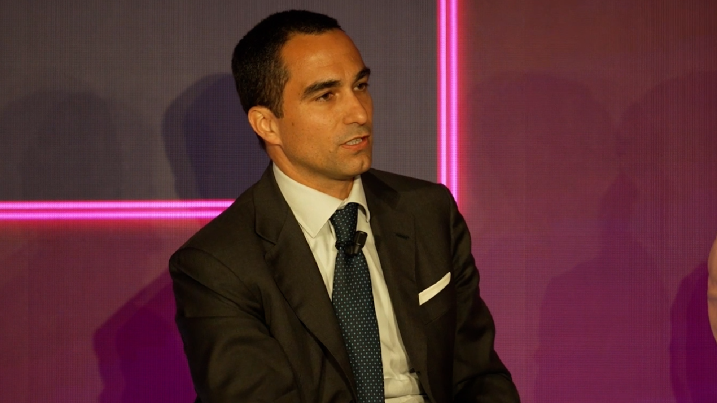 Managing the Transition to Electric Vehicles | Bain & Company