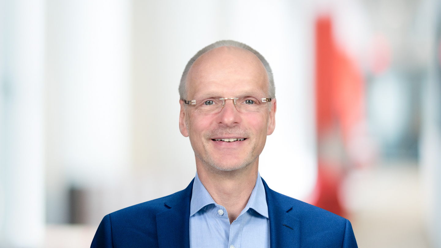 Steffen Roehn — Management Consultant | Bain & Company