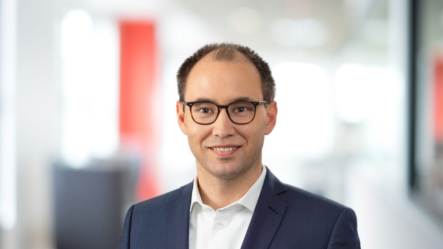 Daniel Möllerhenn - Management Consultant | Bain & Company