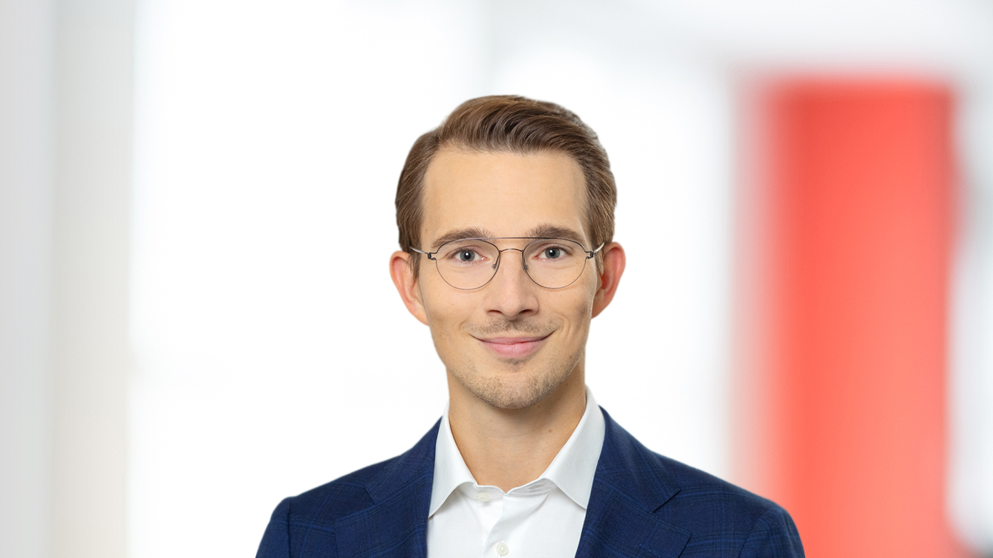 Dominic Seeberger - Management Consultant | Bain & Company