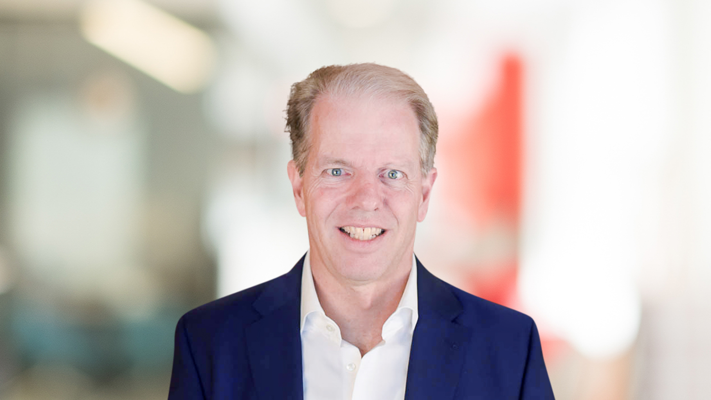 Henrik Naujoks - Management Consultant - Financial Services expert ...