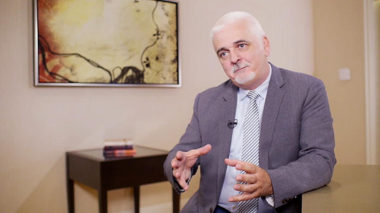 Kevin Murphy: Managing the highs and lows of change - Bain video | Bain ...