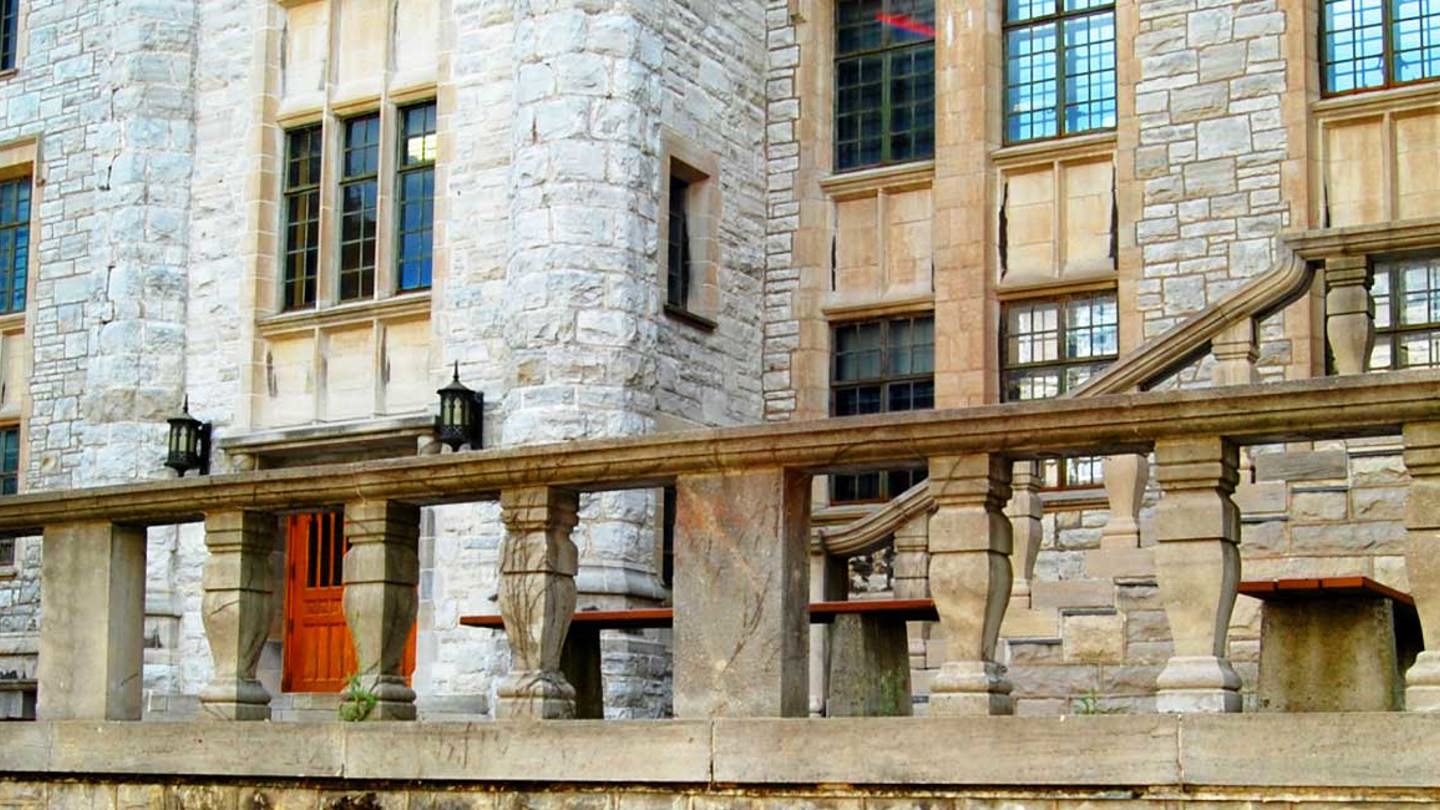 Queen's University