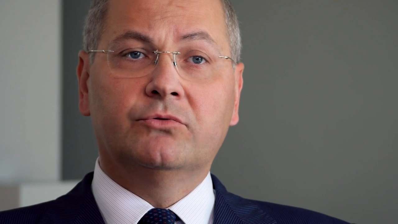 Roberto Nava: Large project management in oil and gas - Bain video ...