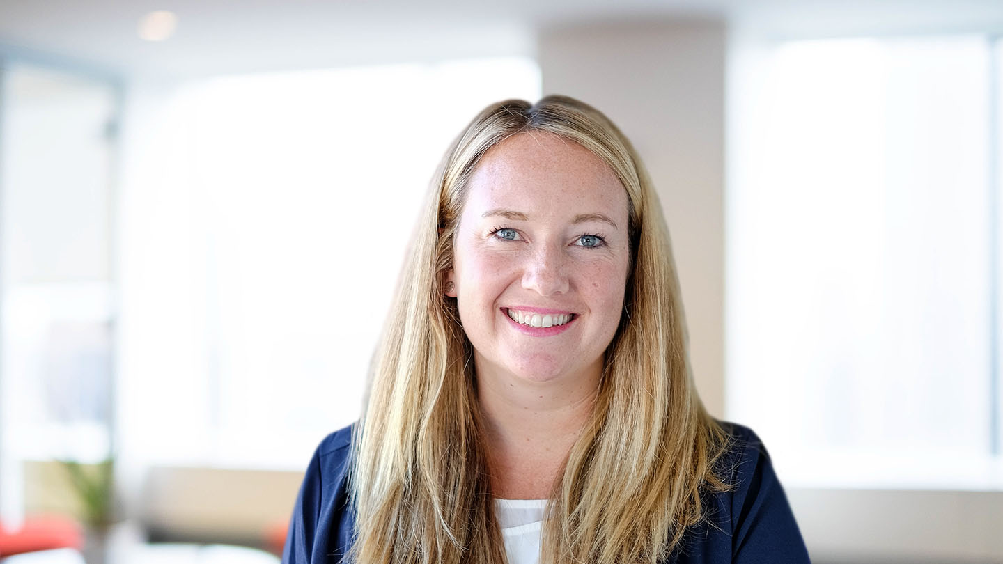 Jennifer Smith — Management Consultant | Bain & Company