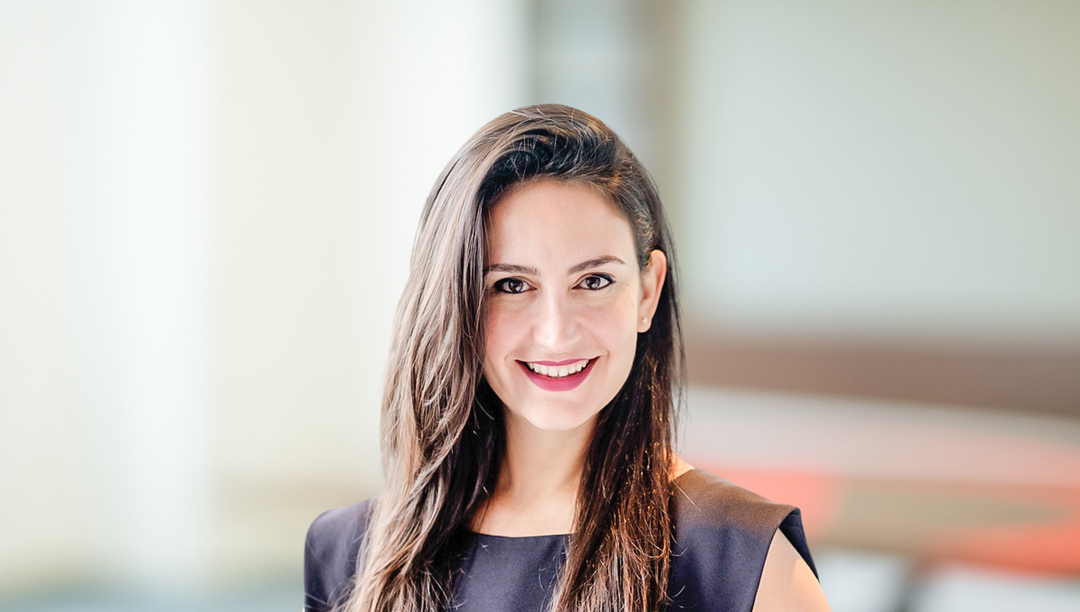 Tevia - Management Consultant | Bain & Company