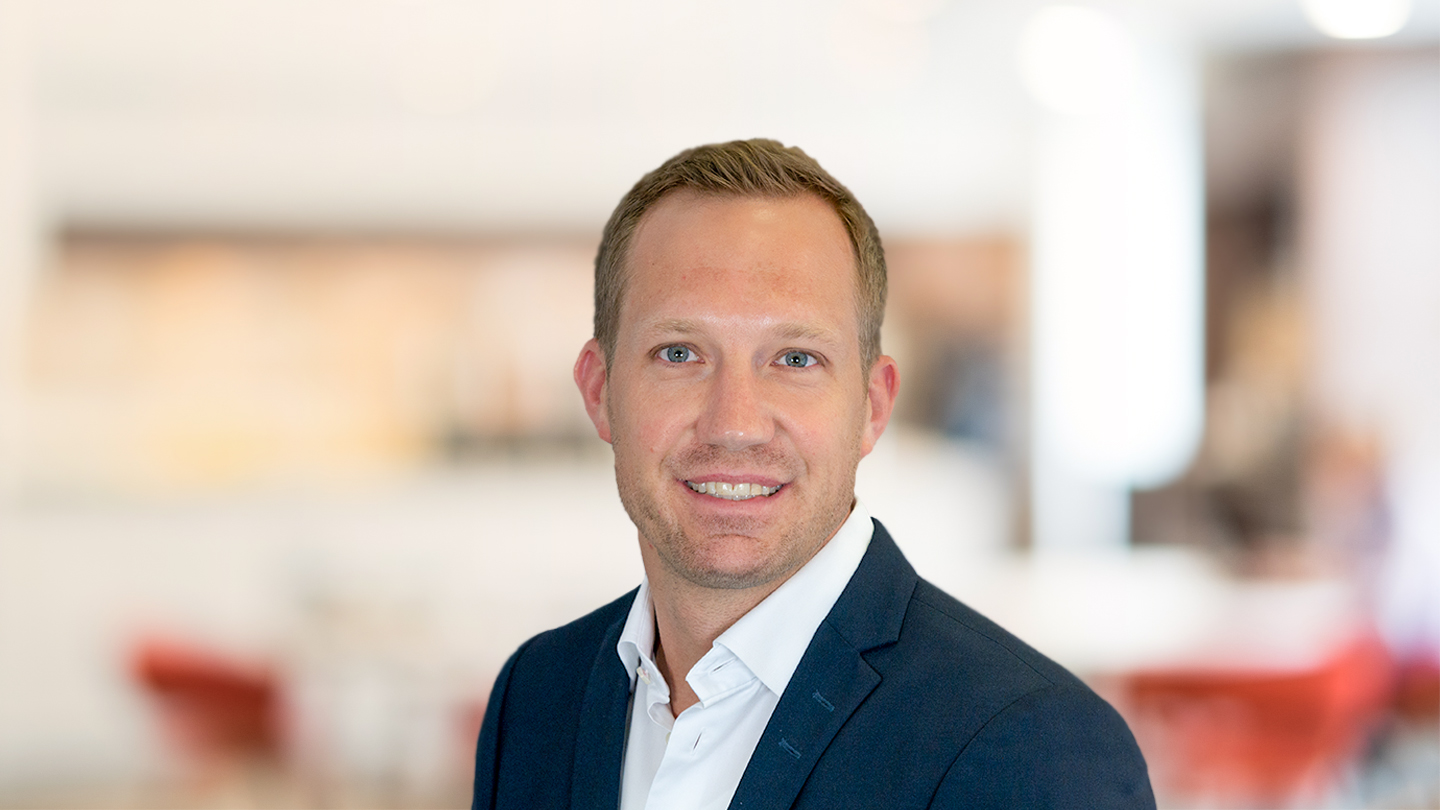 Dominik Foucar - Management Consultant | Bain & Company